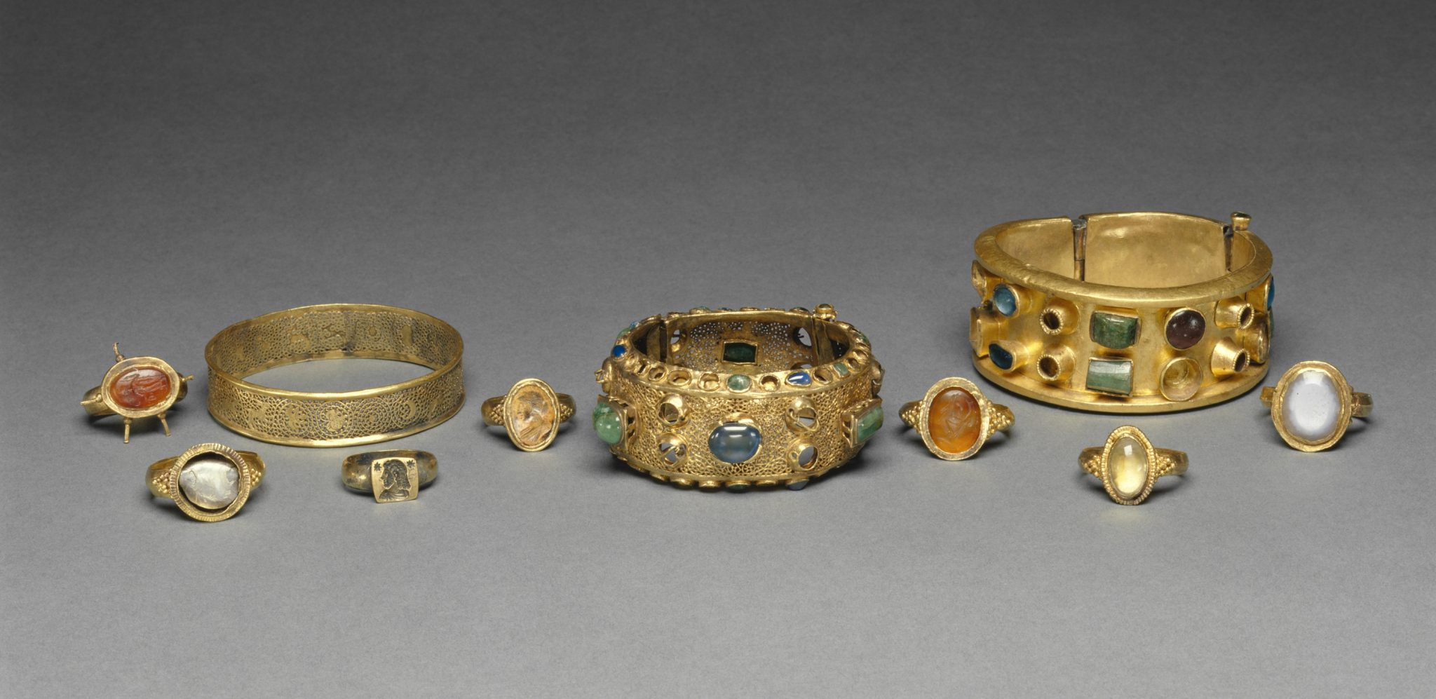 Roman bracelets, 4th century, from the Getty – Colors and Stones