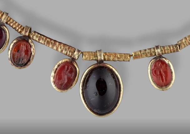 Necklaces Greek / Hellenistic, and Roman time. Overview – COLORS & STONES