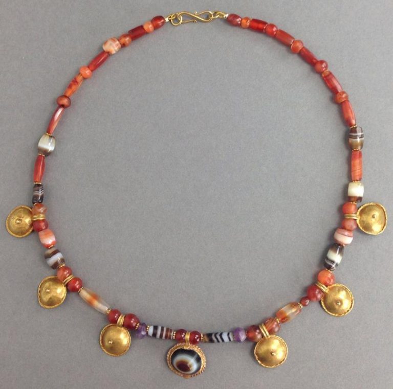 bulla and bulla-like pendants – overview – Colors and Stones