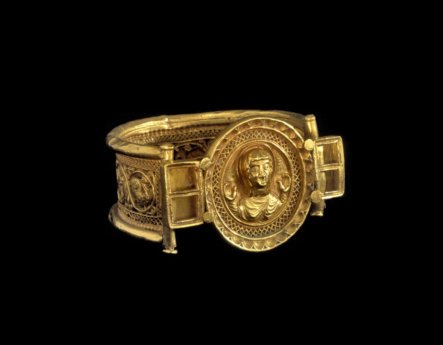 Byzantine jewelry, the most important pieces. Overview – Colors and Stones