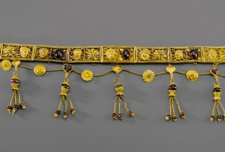 Hellenistic diadems in the form of a headband – an overview – Colors ...