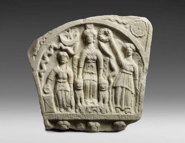 Priestess of Aphrodite? Shell / crescent motif on sculptures. Isis ...