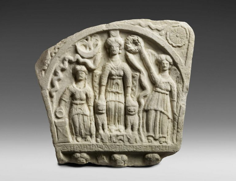 Priestess of Aphrodite? Shell / crescent motif on sculptures. Isis ...