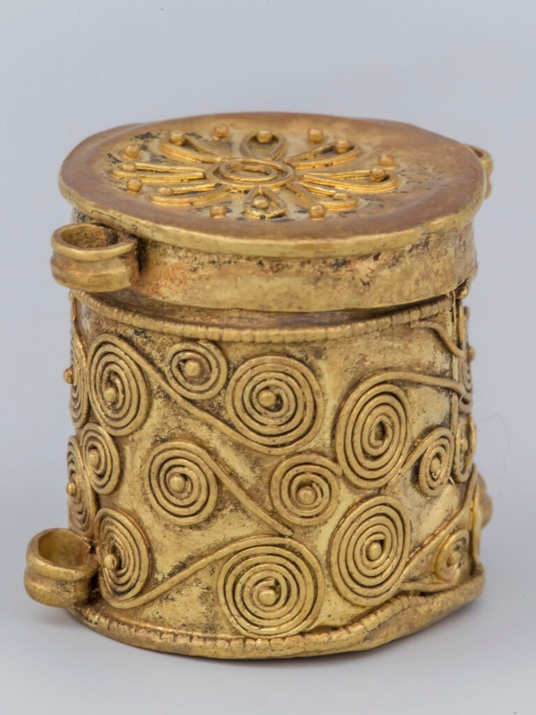 Cylindrical amulet containers – an overview – Colors and Stones