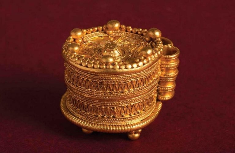 Cylindrical amulet containers – an overview – Colors and Stones