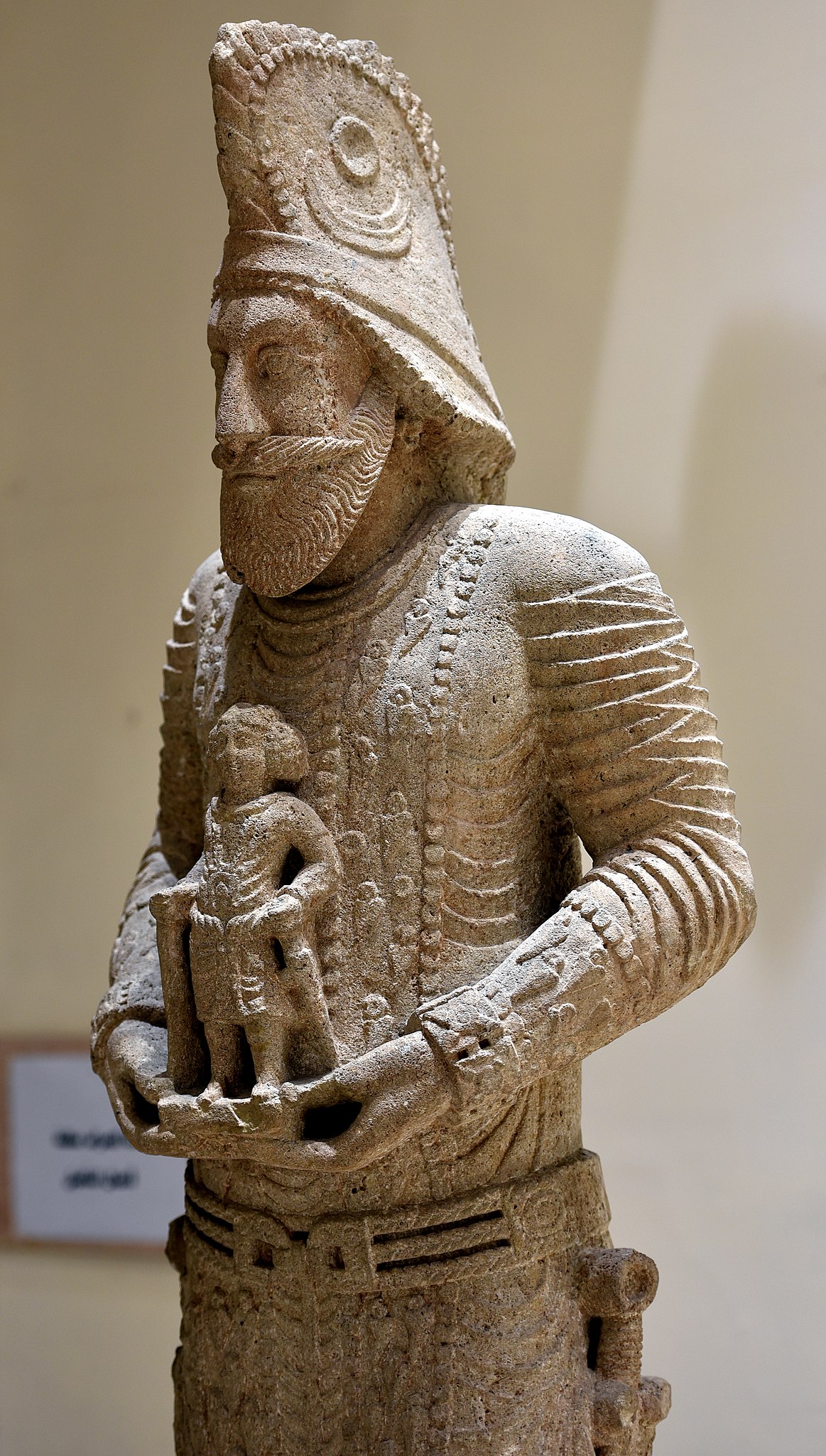 Hatra – sculptures – Colors and Stones