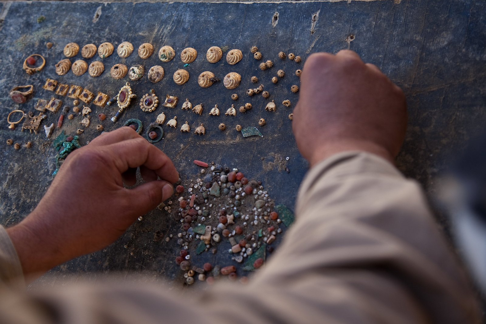 Jewelry from Mes Aynak, 500-700 CE [d/b] – Colors and Stones