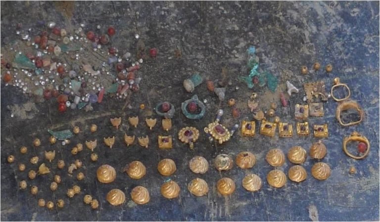 Jewelry from Mes Aynak, 500-700 CE [d/b] – Colors and Stones
