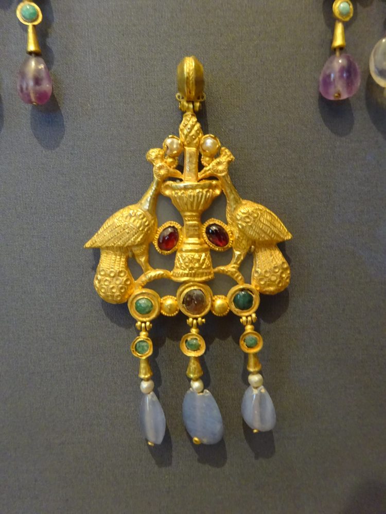 Byzantine jewelry, the most important pieces. Overview – Colors and Stones