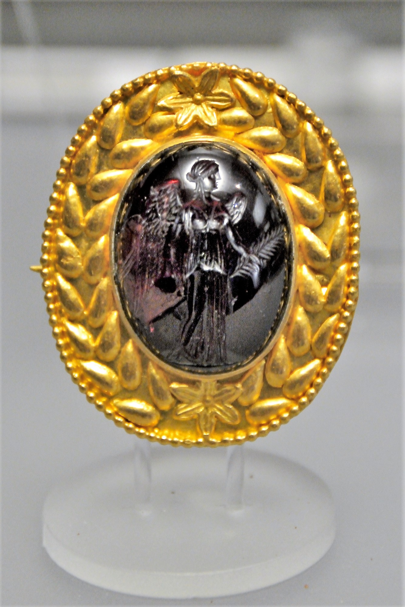 Brooches Roman era – an overview – Colors and Stones