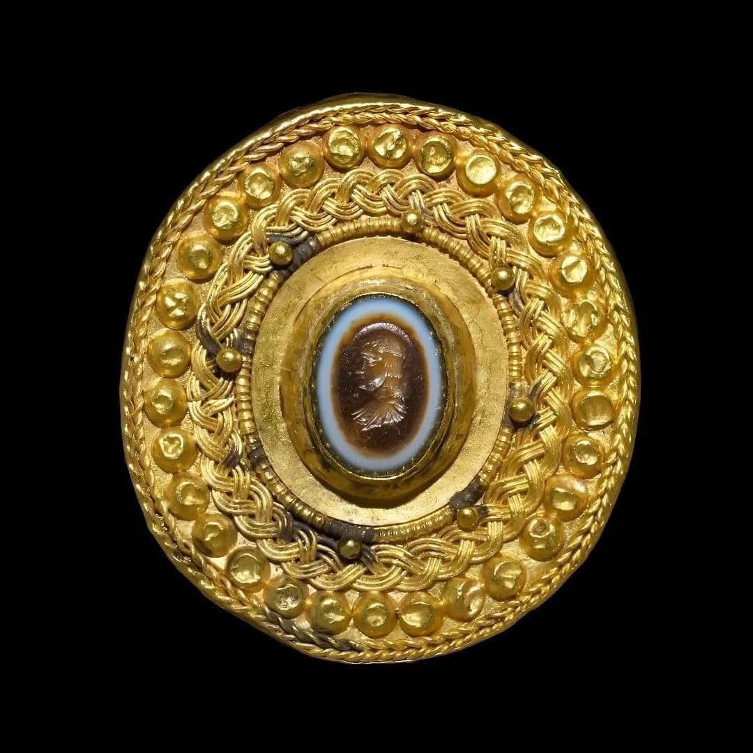 Brooches Roman era – overview – Colors and Stones