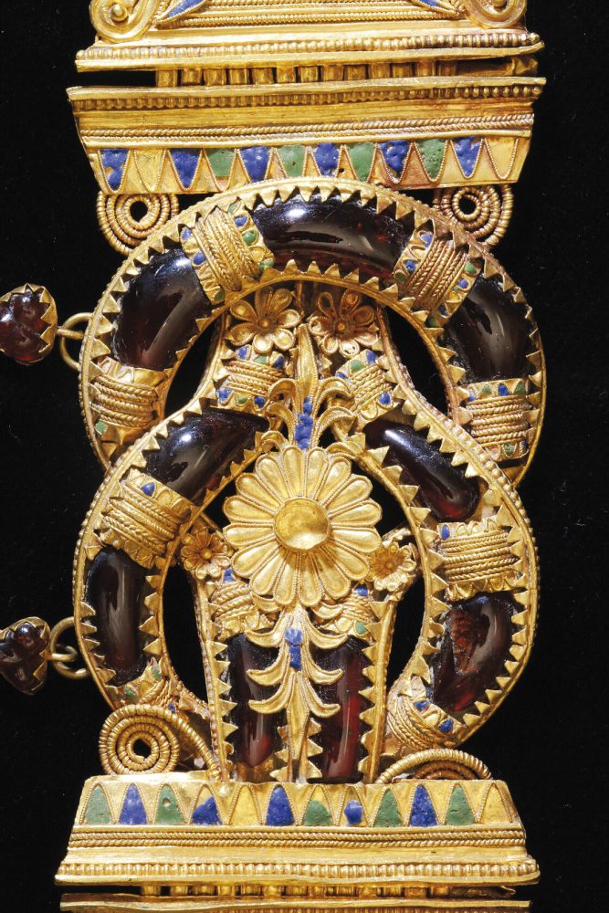 Hellenistic diadems in the form of a headband – an overview – Colors ...