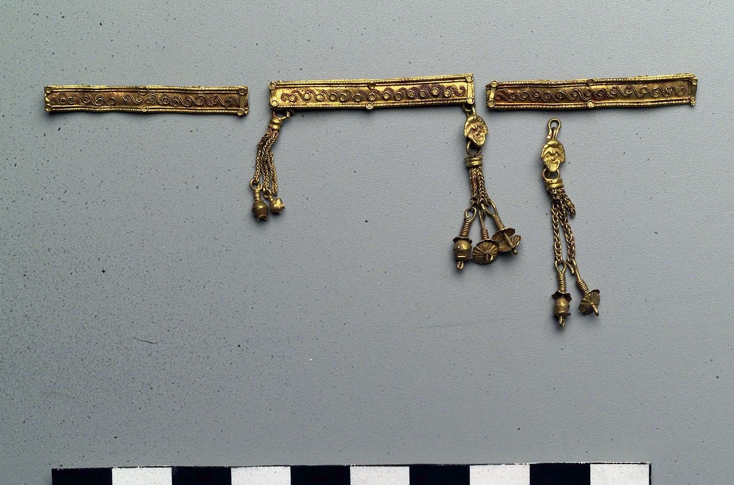 Hellenistic diadems in the form of a headband – an overview – Colors ...