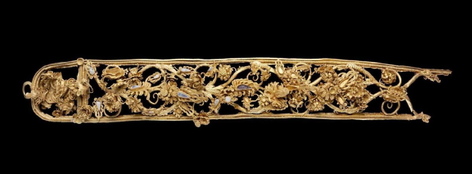 Hellenistic diadems in the form of a headband – an overview – Colors ...