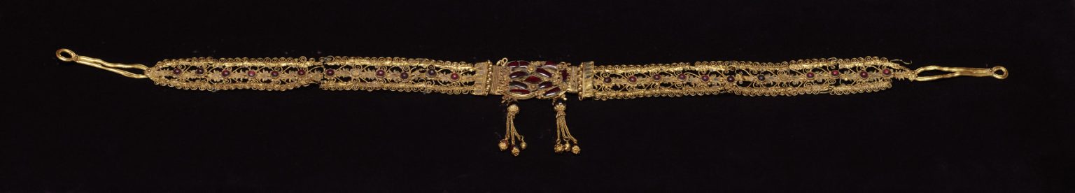 Hellenistic diadems in the form of a headband – an overview – Colors ...